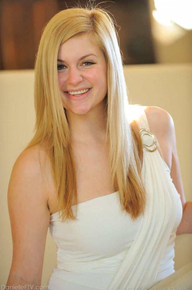 Фото - Модель: Danielle Delaunay